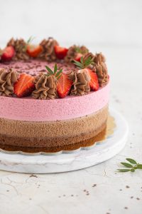 Jagodna torta z mlečno čokolado - Leaneen