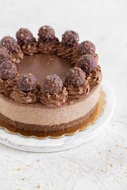 Ferrero Rocher cheesecake (brez peke) - Leaneen