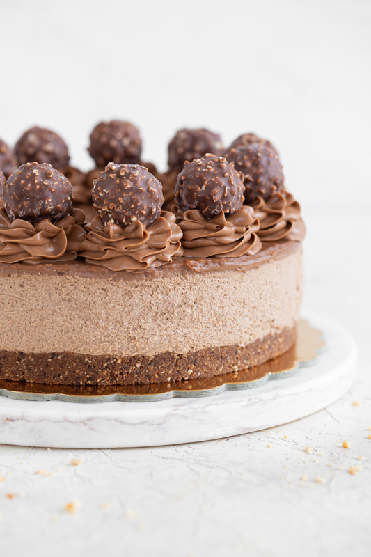 Ferrero Rocher cheesecake (brez peke) - Leaneen